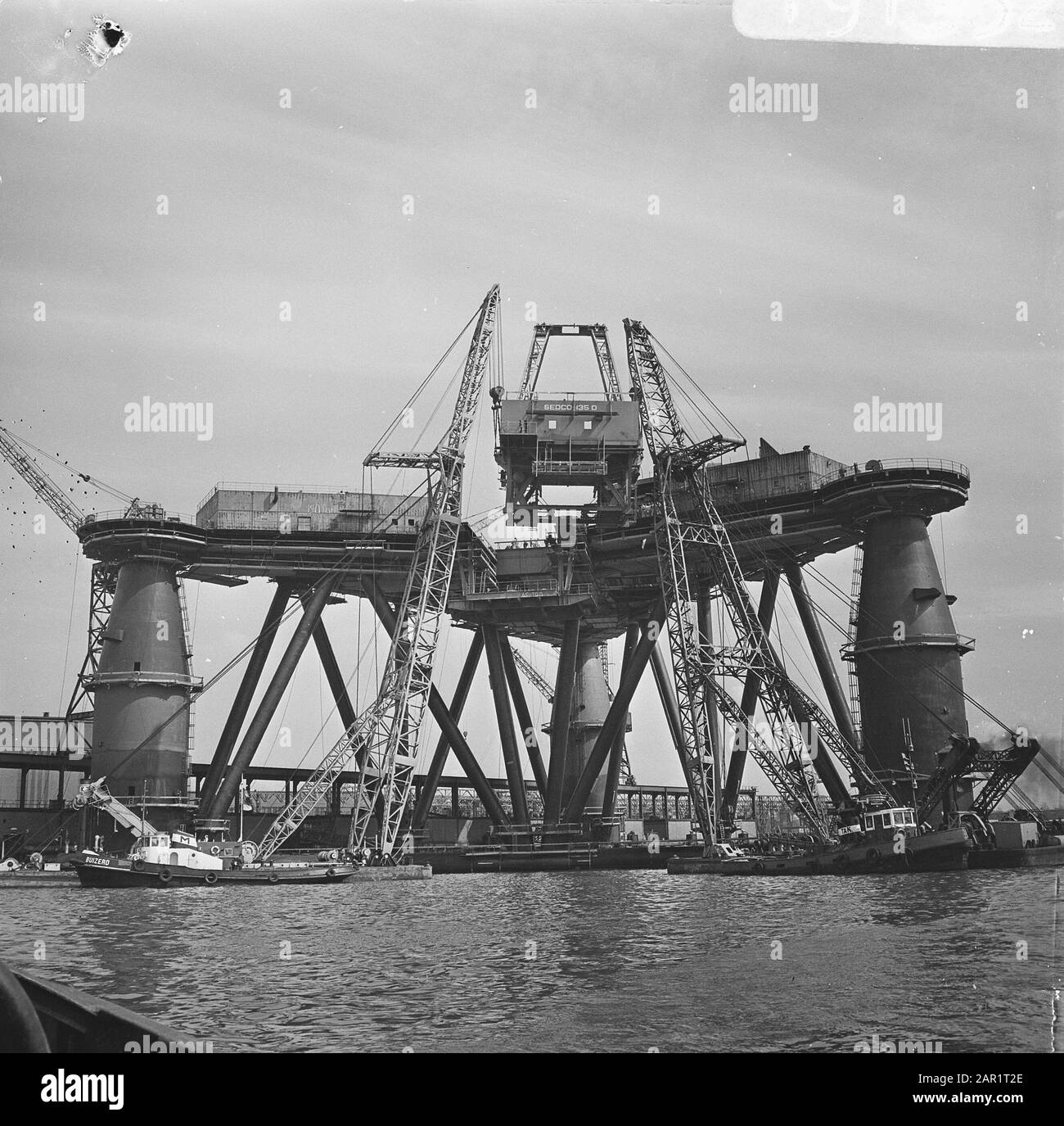 Dutch largest bokken sites foundation on largest oil rig Transworld in ...