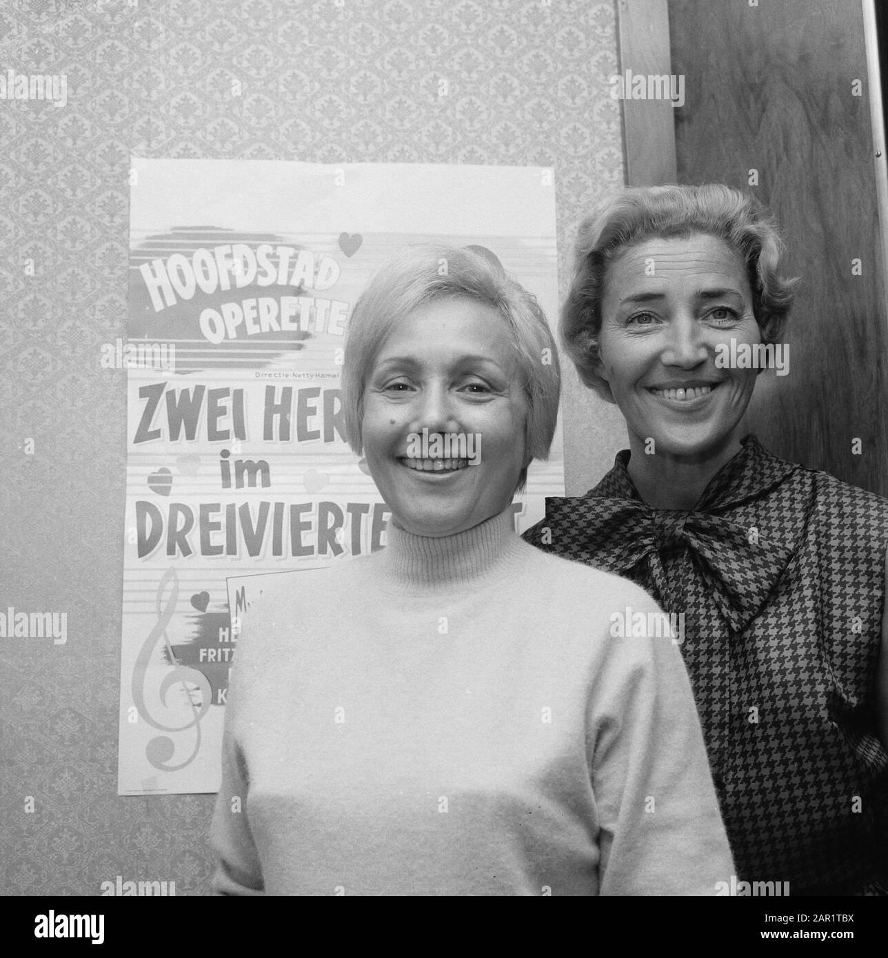 Dreiviertel zwei hi-res stock photography and images - Alamy