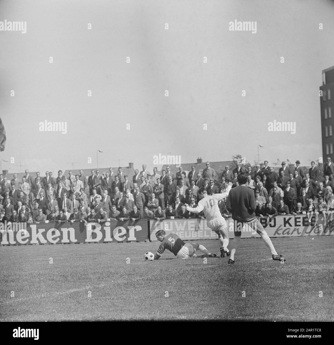 May 19 1966 Black and White Stock Photos & Images - Alamy