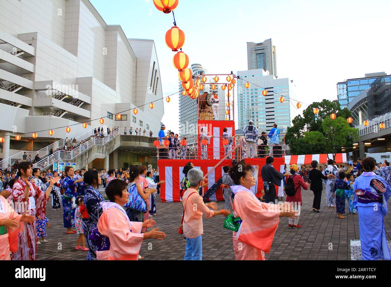 Japanese women bon odori hi-res stock photography and images - Alamy