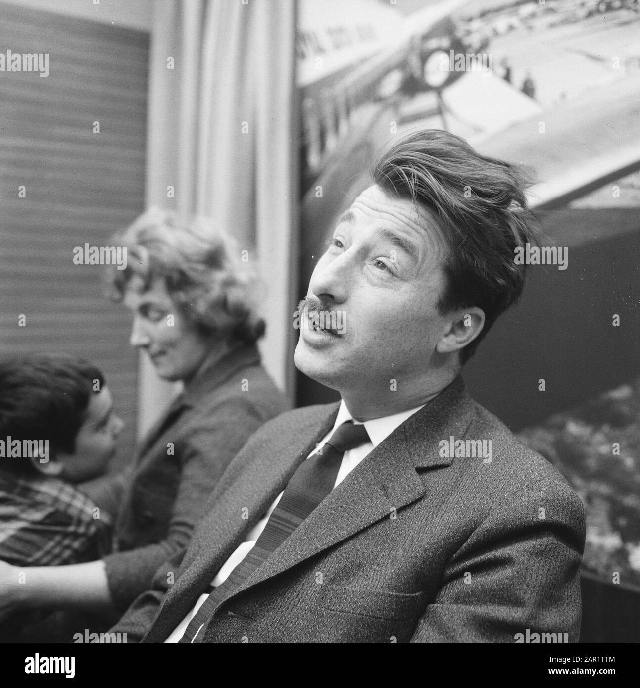 Eric Vos op Schiphol Date: 28 December 1966 Location: Noord-Holland ...