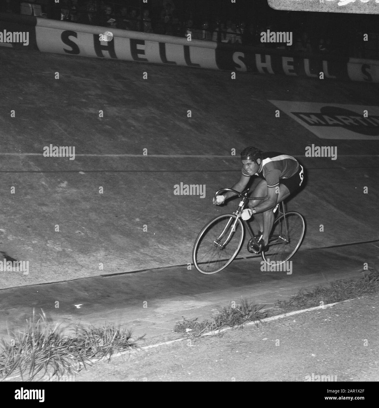 Roger gibbon 1967 hi-res stock photography and images - Alamy