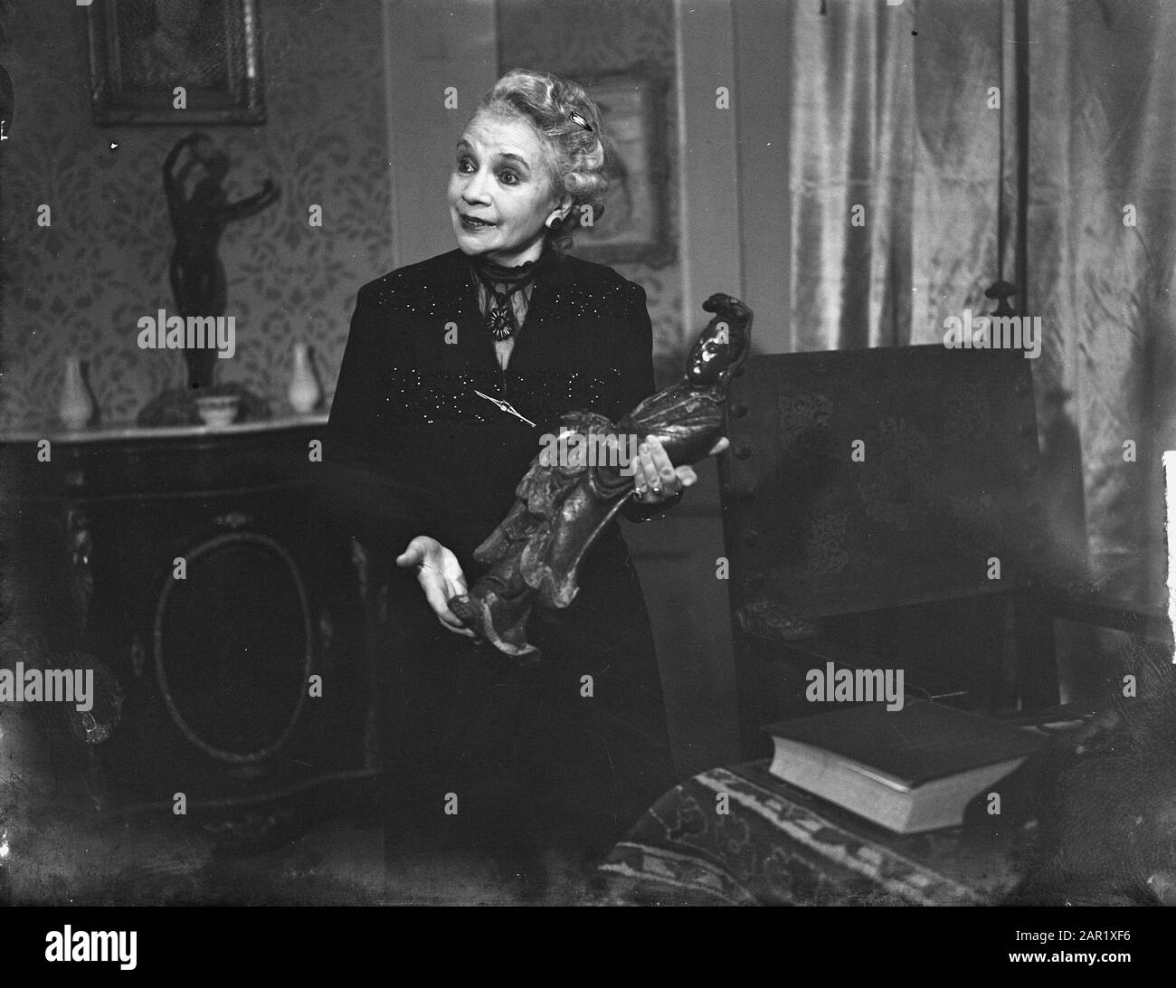 Marie Meunier in A friendly lady Date: October 1, 1949 Personal name ...