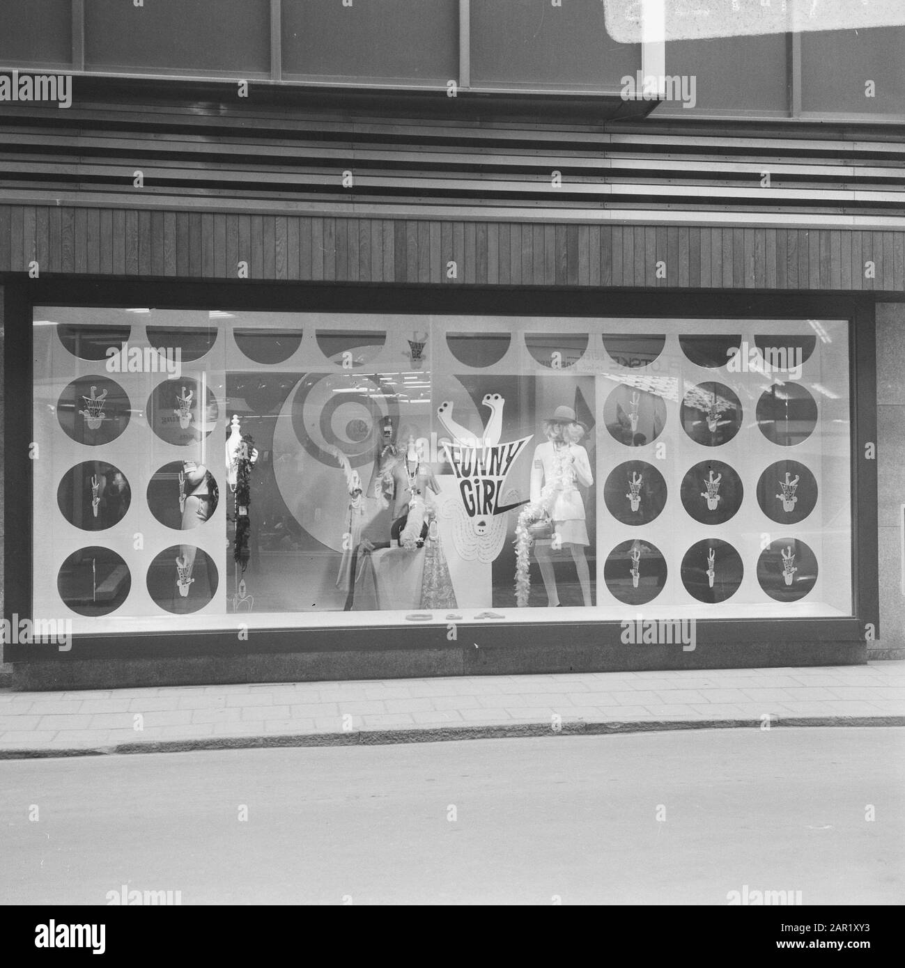 Film shop hi-res stock photography and images - Alamy