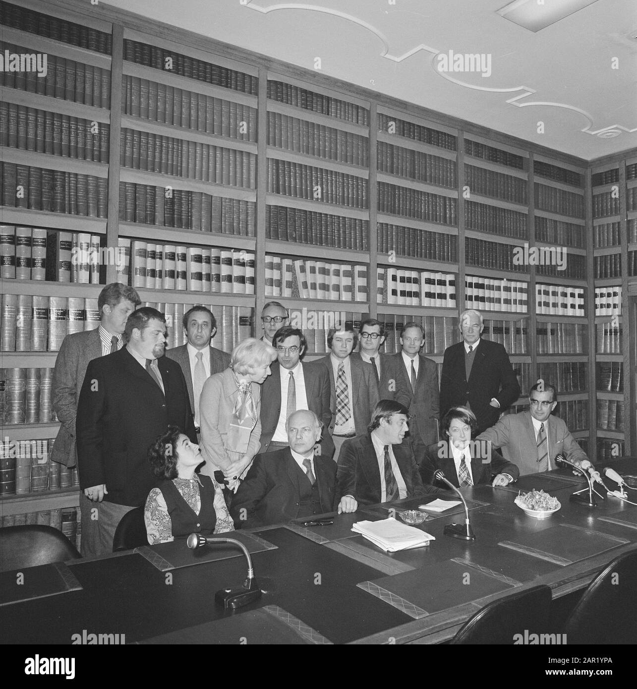 Group of politicians hi-res stock photography and images - Alamy