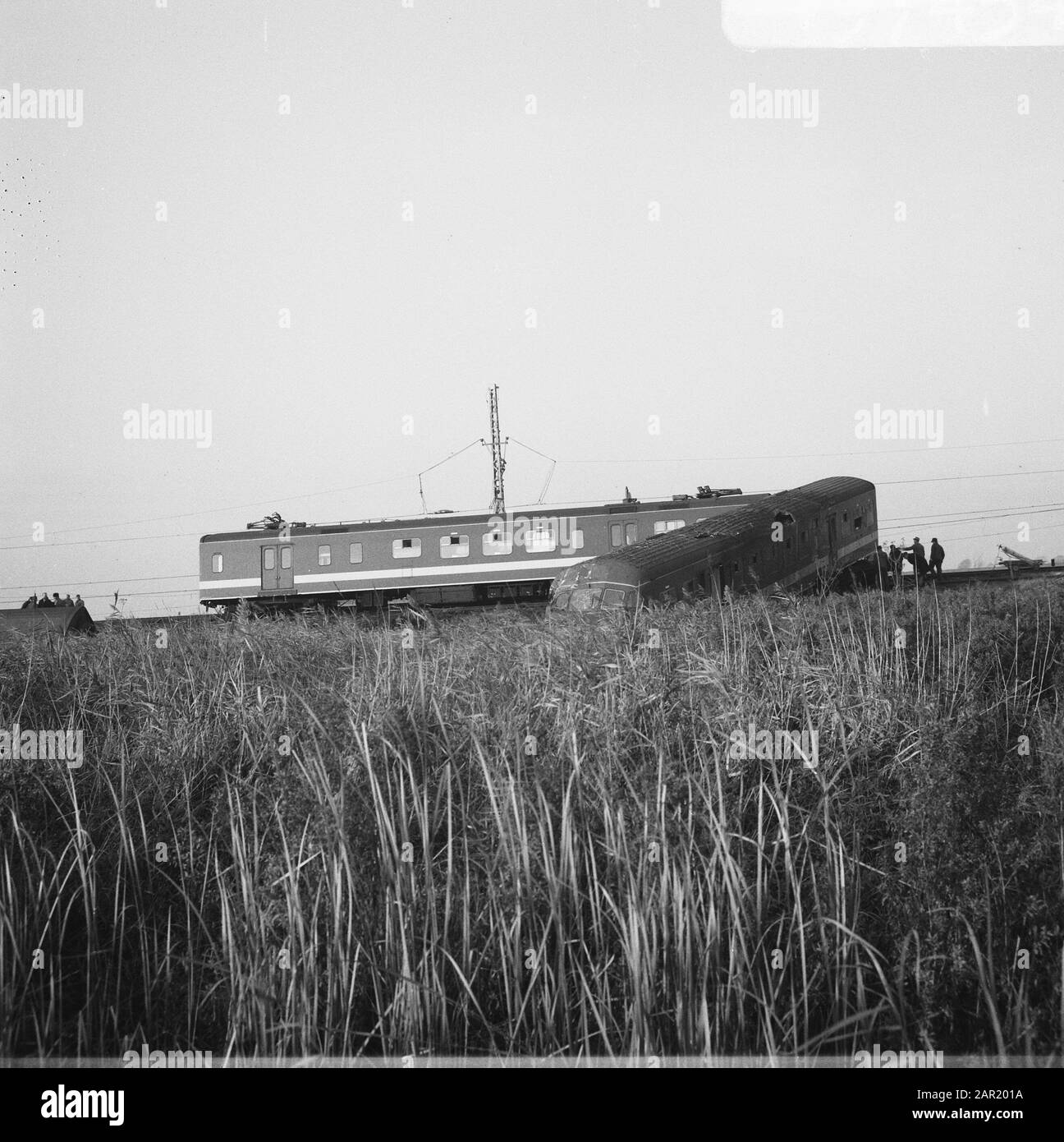 Ravage after the derailment of a passenger train at Halfweg trains ...