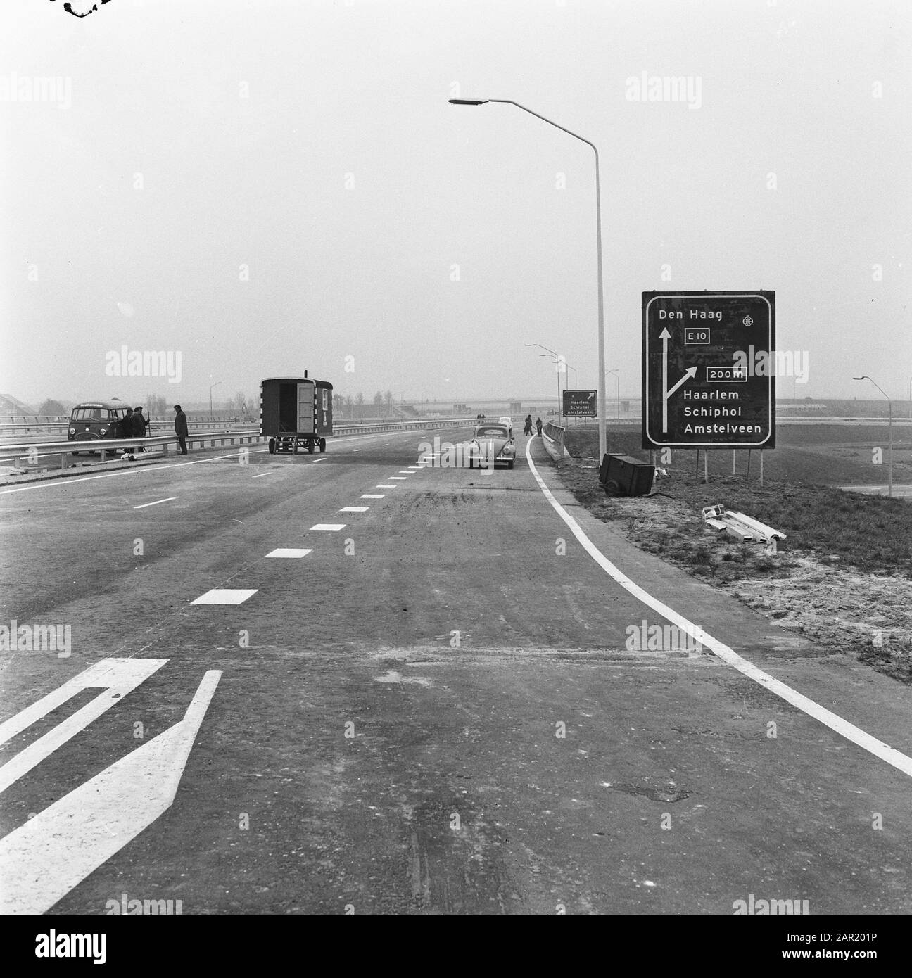 Cloverblad at Schiphol Airport Large road signs point the road Date: 8 ...