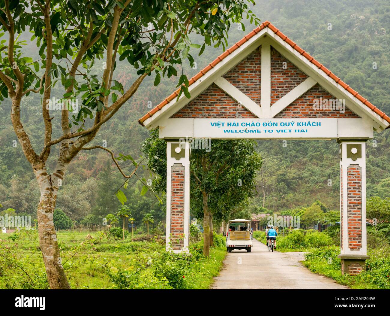 Village welcome sign hi-res stock photography and images - Alamy