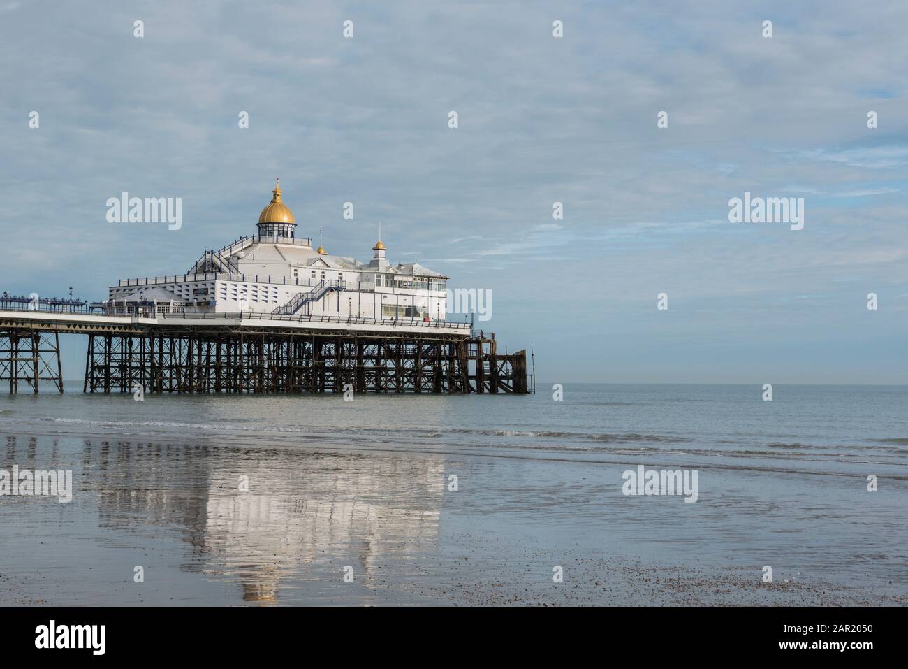English channel off eastbourne hi-res stock photography and images - Alamy