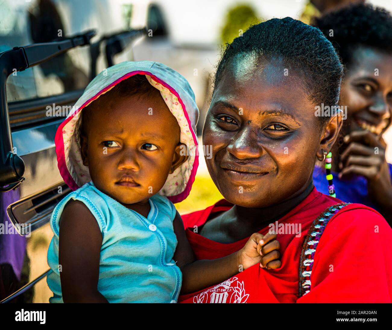 Mothers with their children on the Pacific island of Bougainville Stock ...