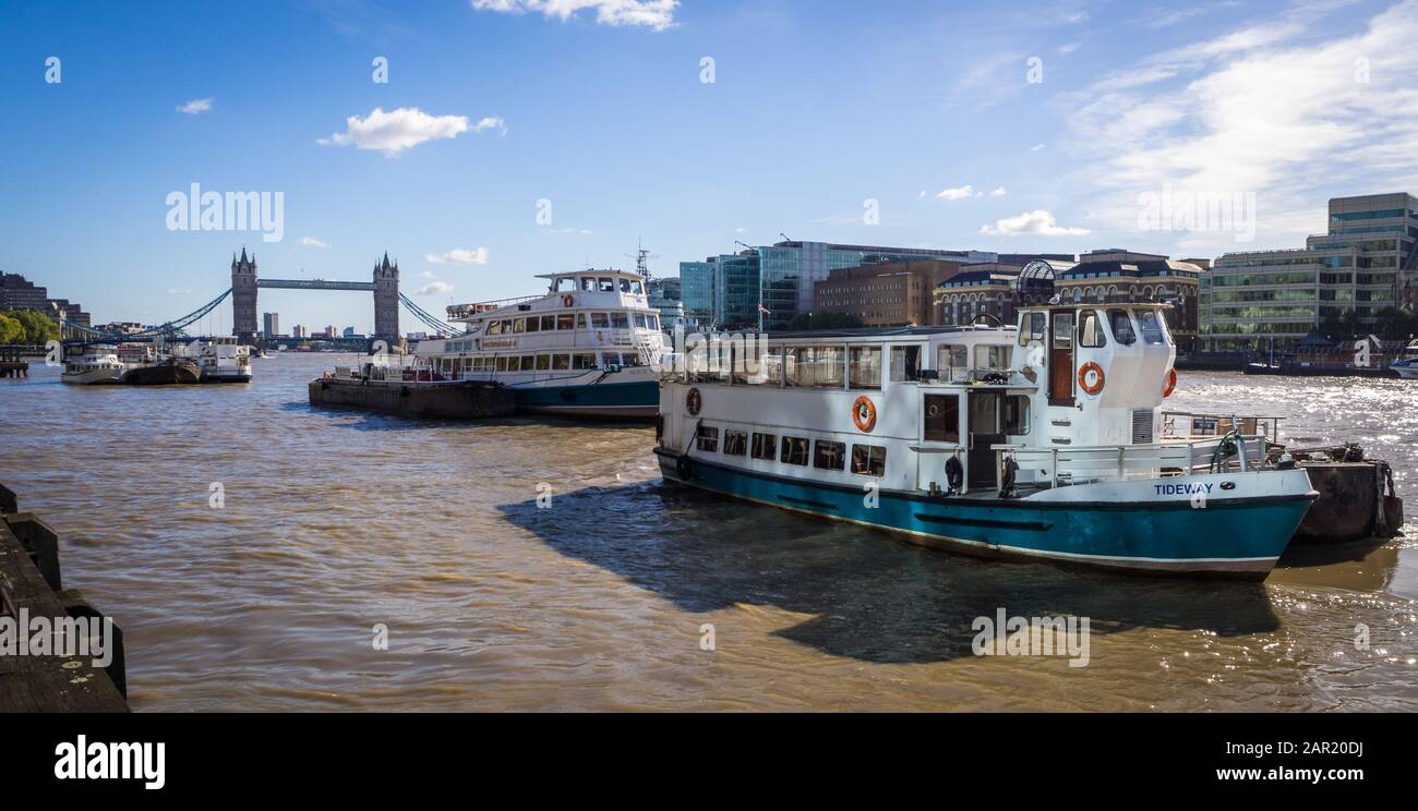 City of london bright morning light hi-res stock photography and images ...