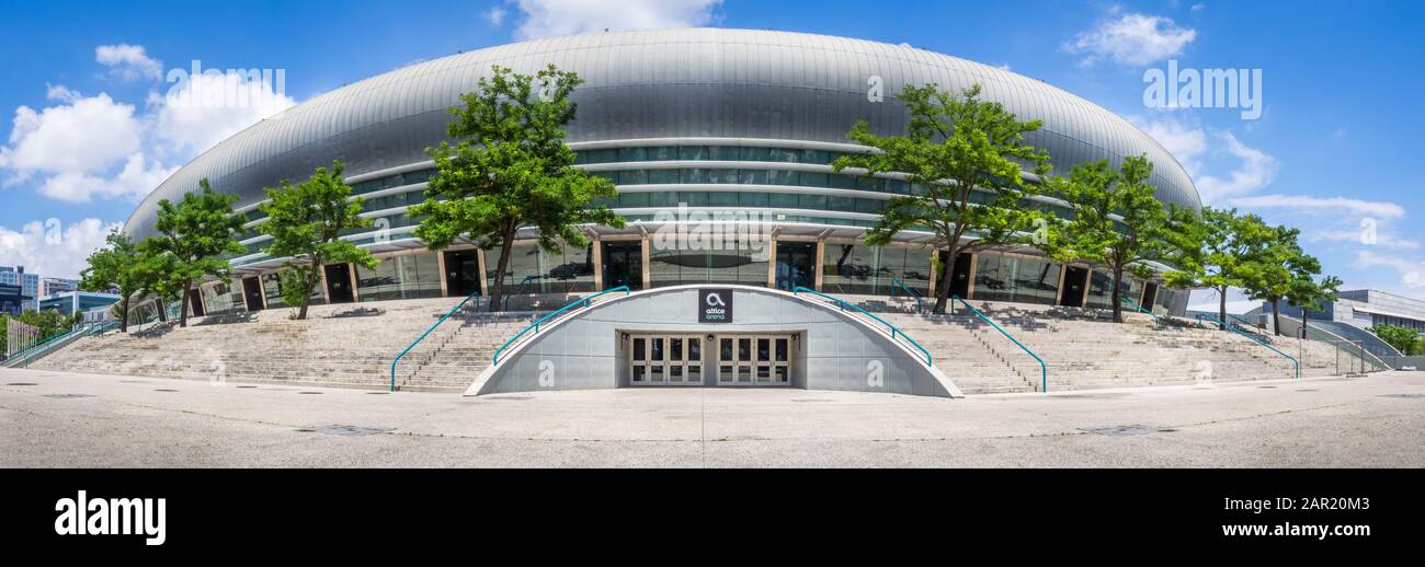 Skyscraper 2018 poster hi-res stock photography and images - Alamy