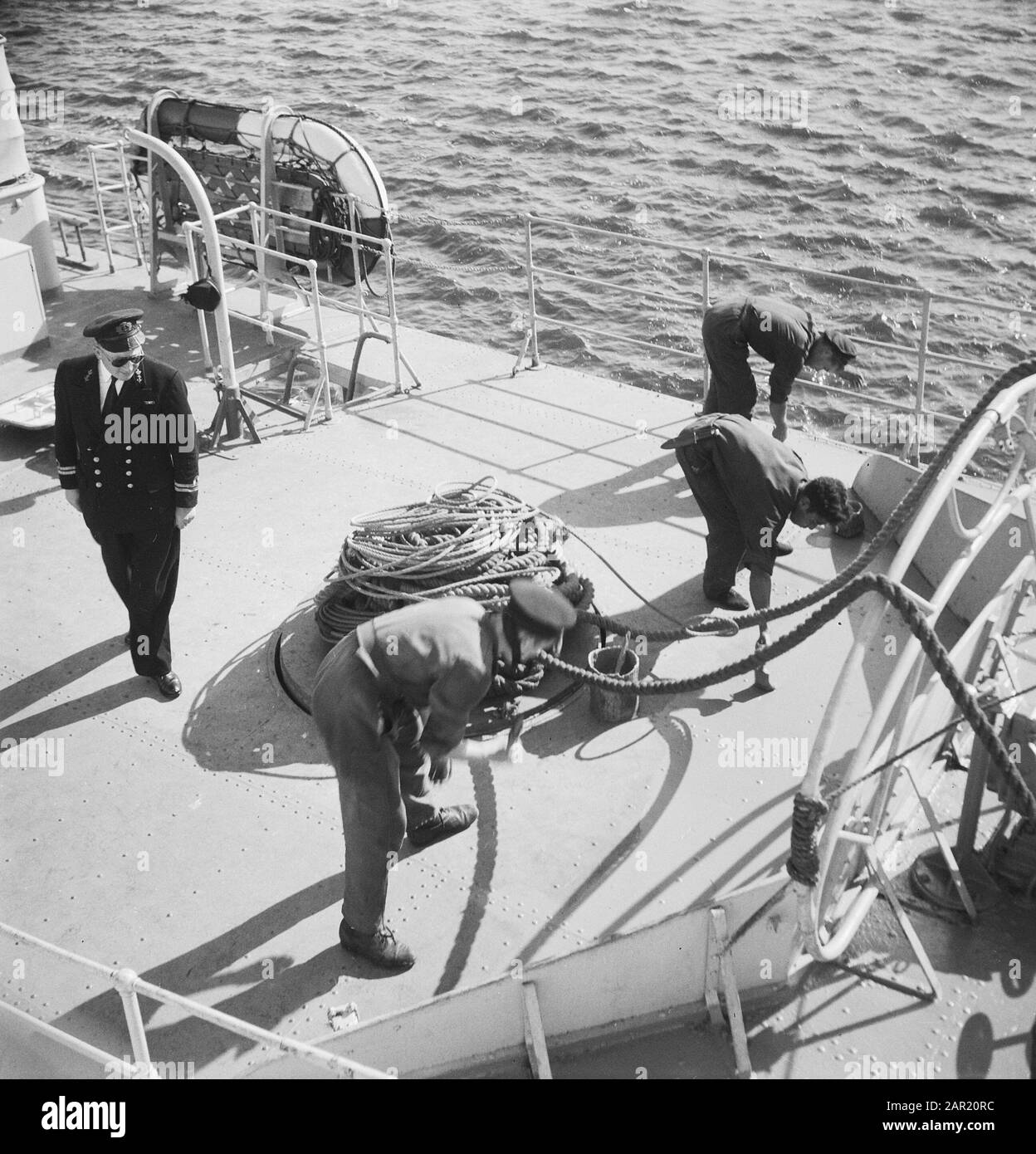 Sailors work Black and White Stock Photos & Images - Alamy