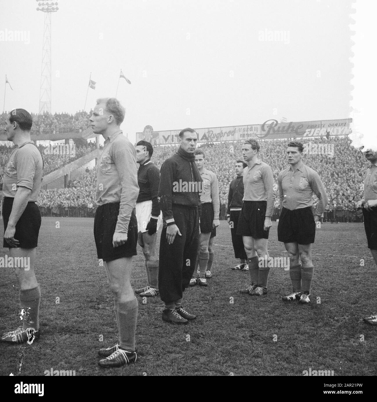 12 november 1956 hi-res stock photography and images - Alamy