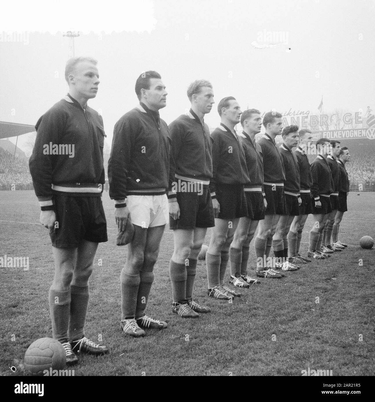 4 november 1956 Black and White Stock Photos & Images - Alamy