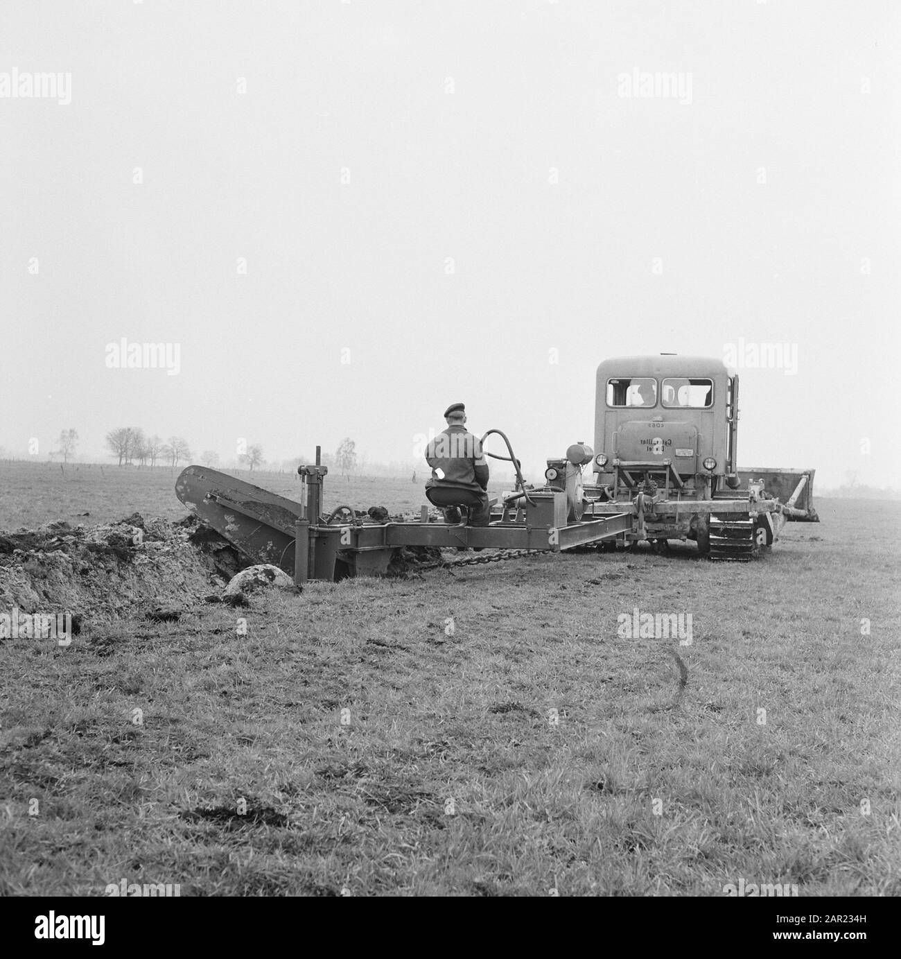 mining, tillage, leveling, bandanden, land plots, plows, workers ...