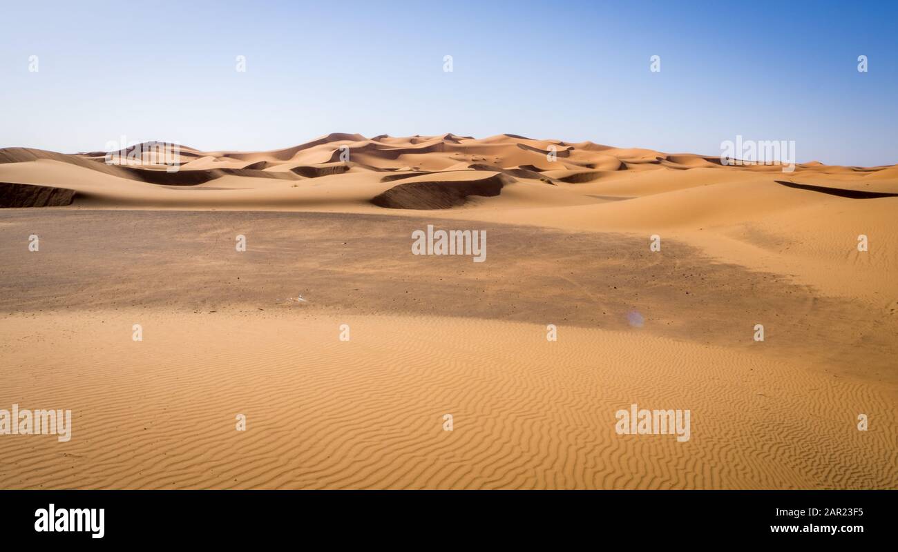 Beautiful scenery of Sahara Desert, Erg Chebbi dunes in Merzouga ...
