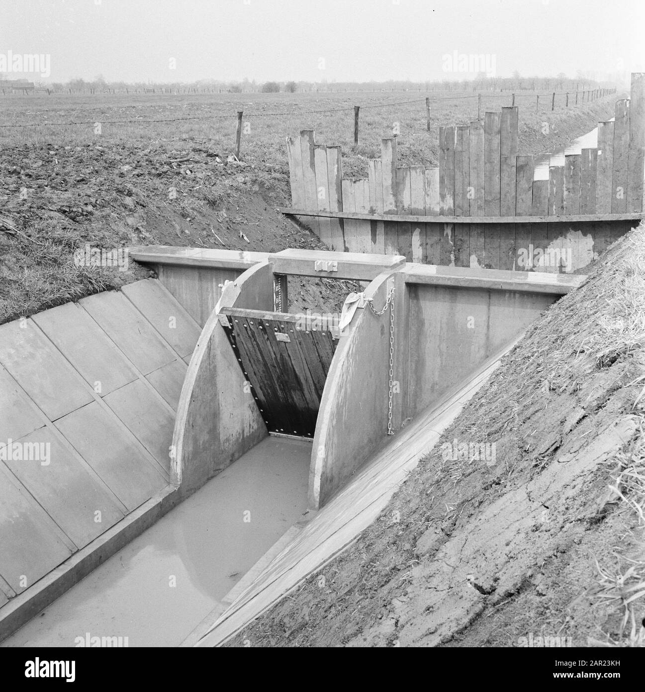 poldering and bemaling, clamping thrust Date: april 1958 Location ...