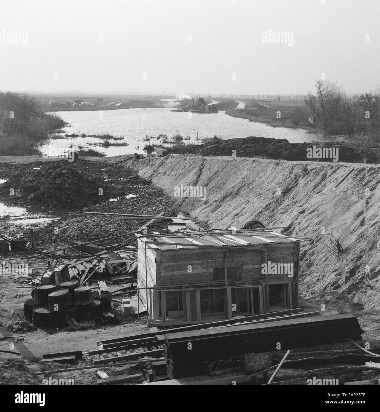 poldering and milling, ground, work, 'the works' Date: february 1961 ...