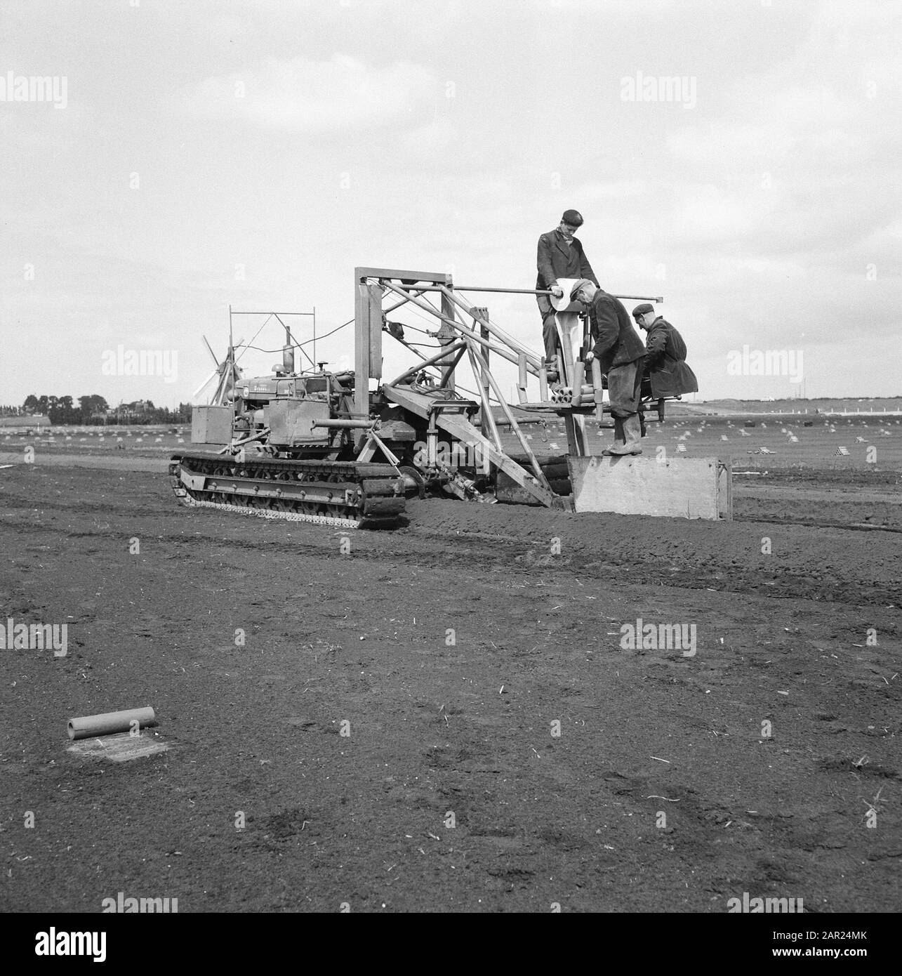 drainage, pipes, workers, machines, ende van der, Googerpolder Date ...