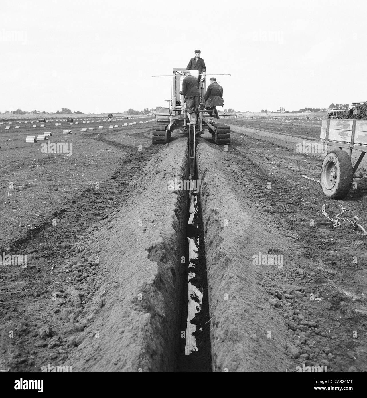 drainage, pipes, workers, machines, ende van der, Googerpolder Date ...