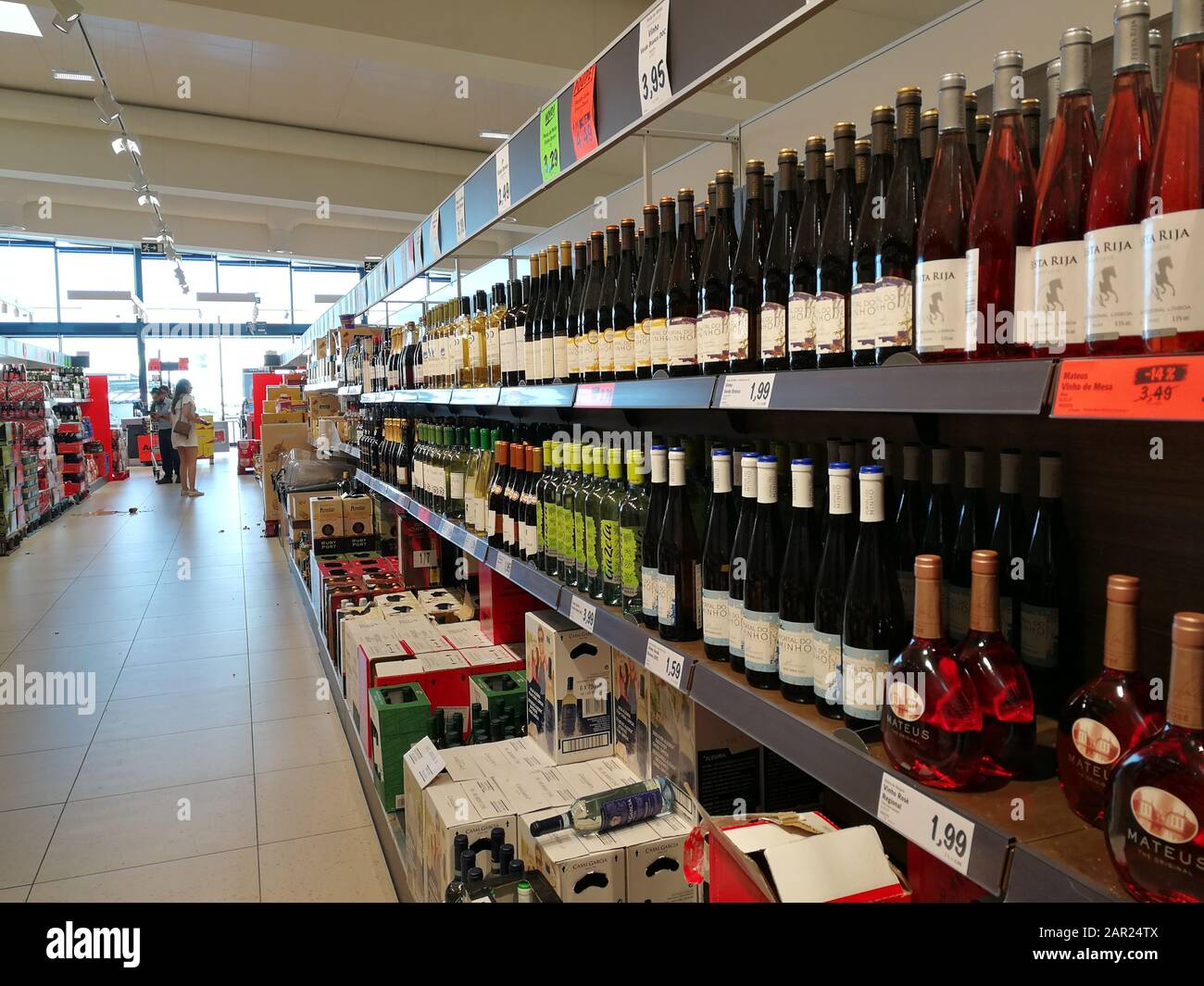 Continente store hi-res stock photography and images - Alamy