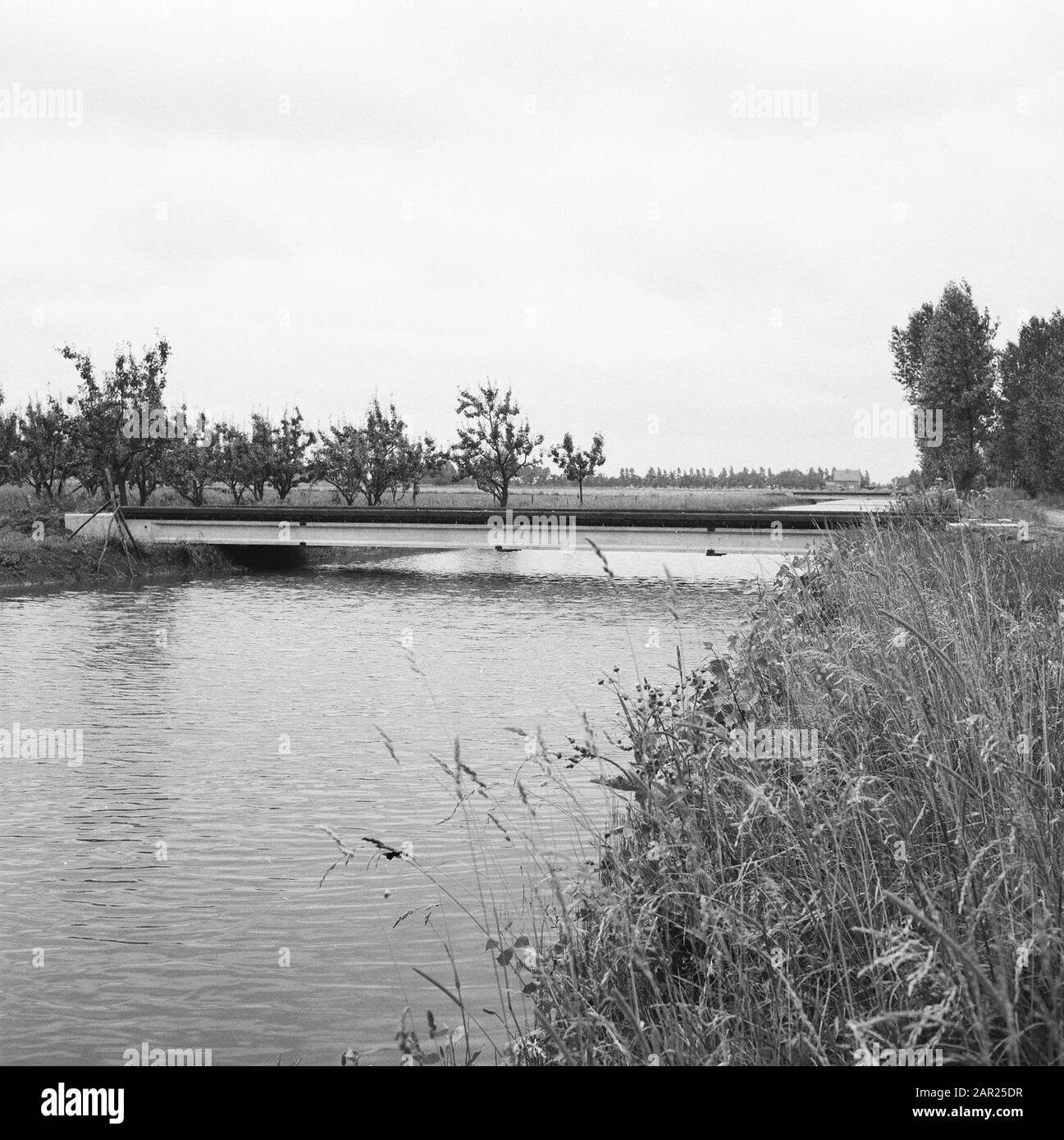 digging and improving canals, laying bridges, water, Lek and Linge Date ...