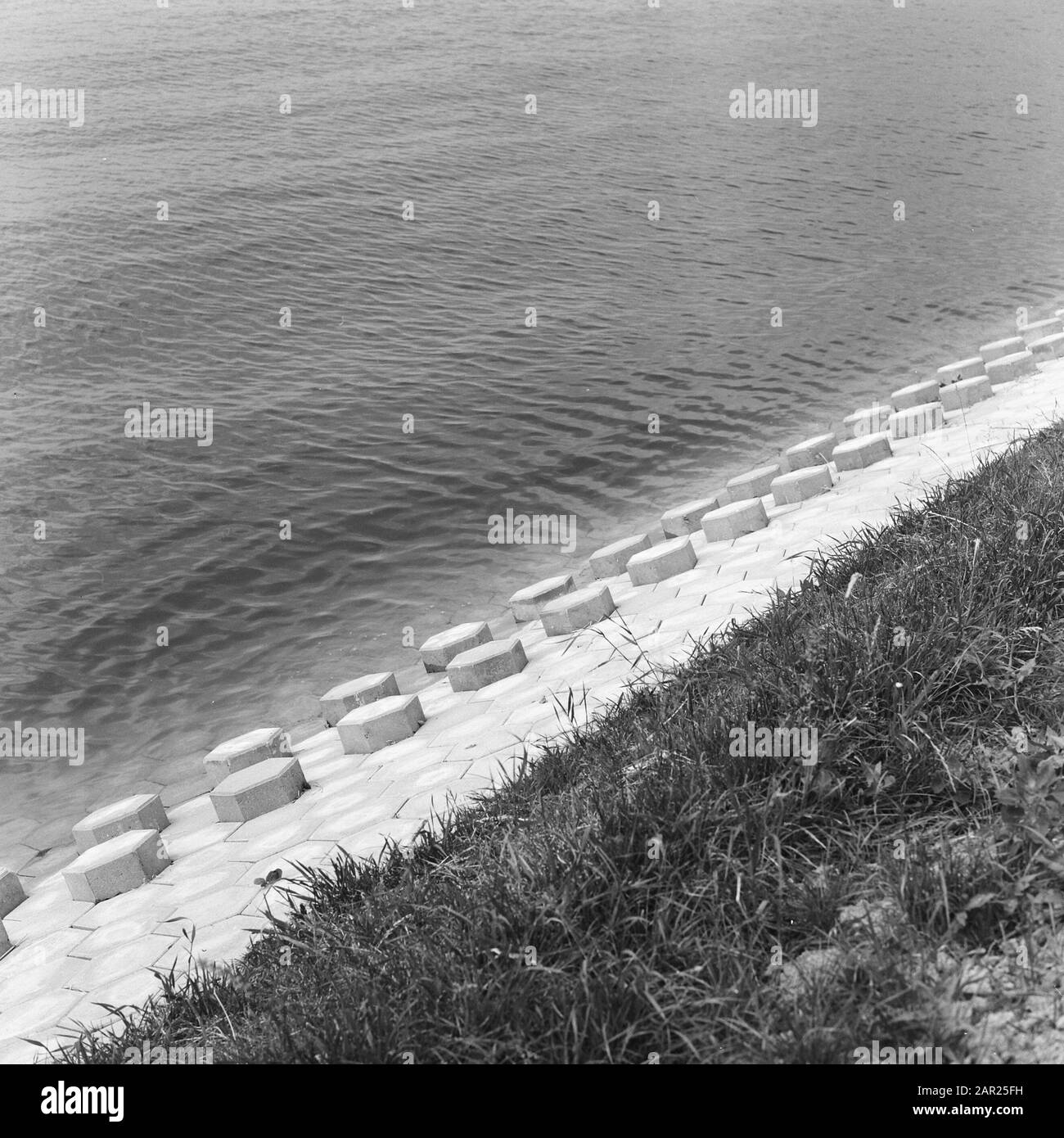 Building reinforcements hi-res stock photography and images - Alamy