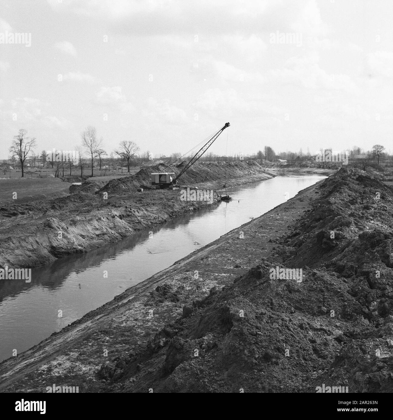 Person digging gardening Black and White Stock Photos & Images - Alamy