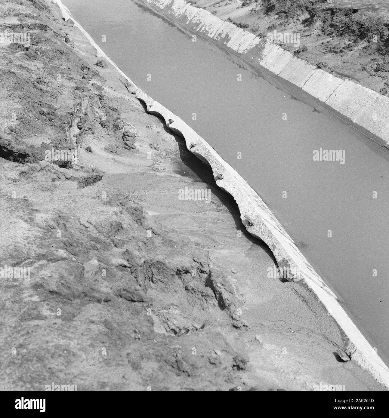 Laying sewer pipes construction Black and White Stock Photos & Images ...