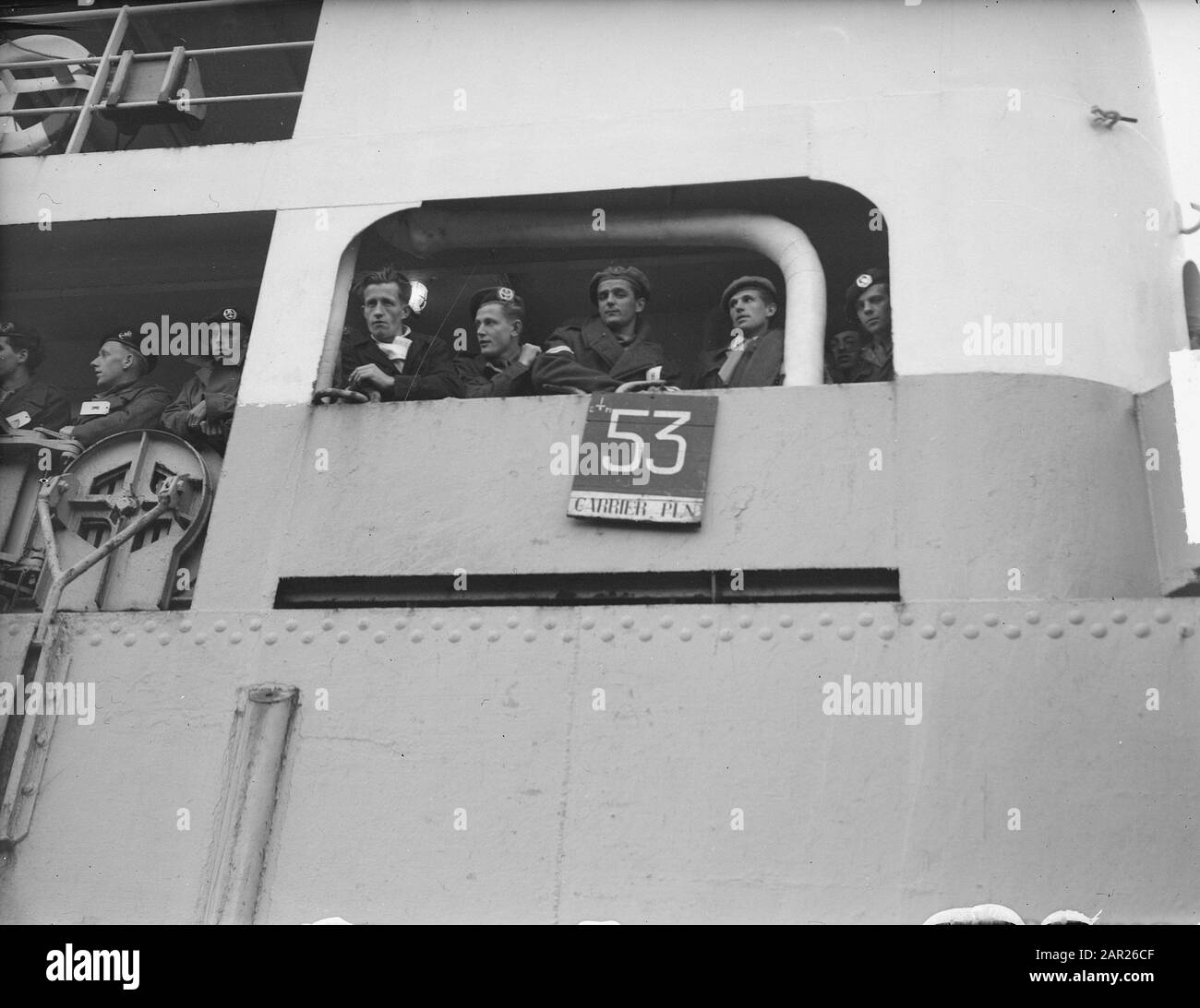 Zuiderkruis back, crocodile as memento Date: December 16, 1949 Keywords ...