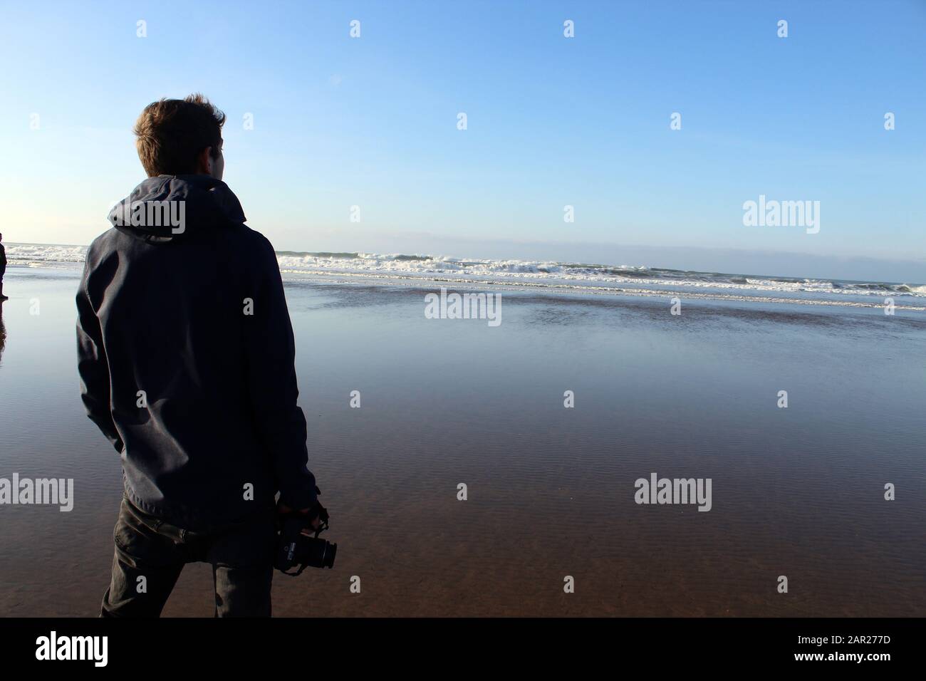Photographer watching the Sea Stock Photo - Alamy
