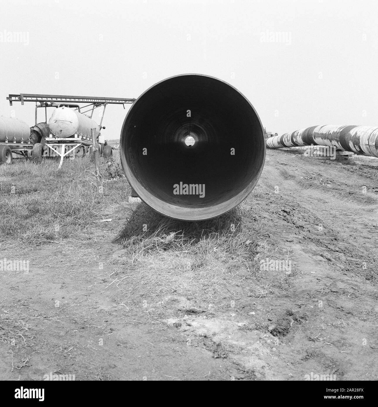 npc, pipelines, natural gas tubes Date: 1965 Keywords: natural gas ...