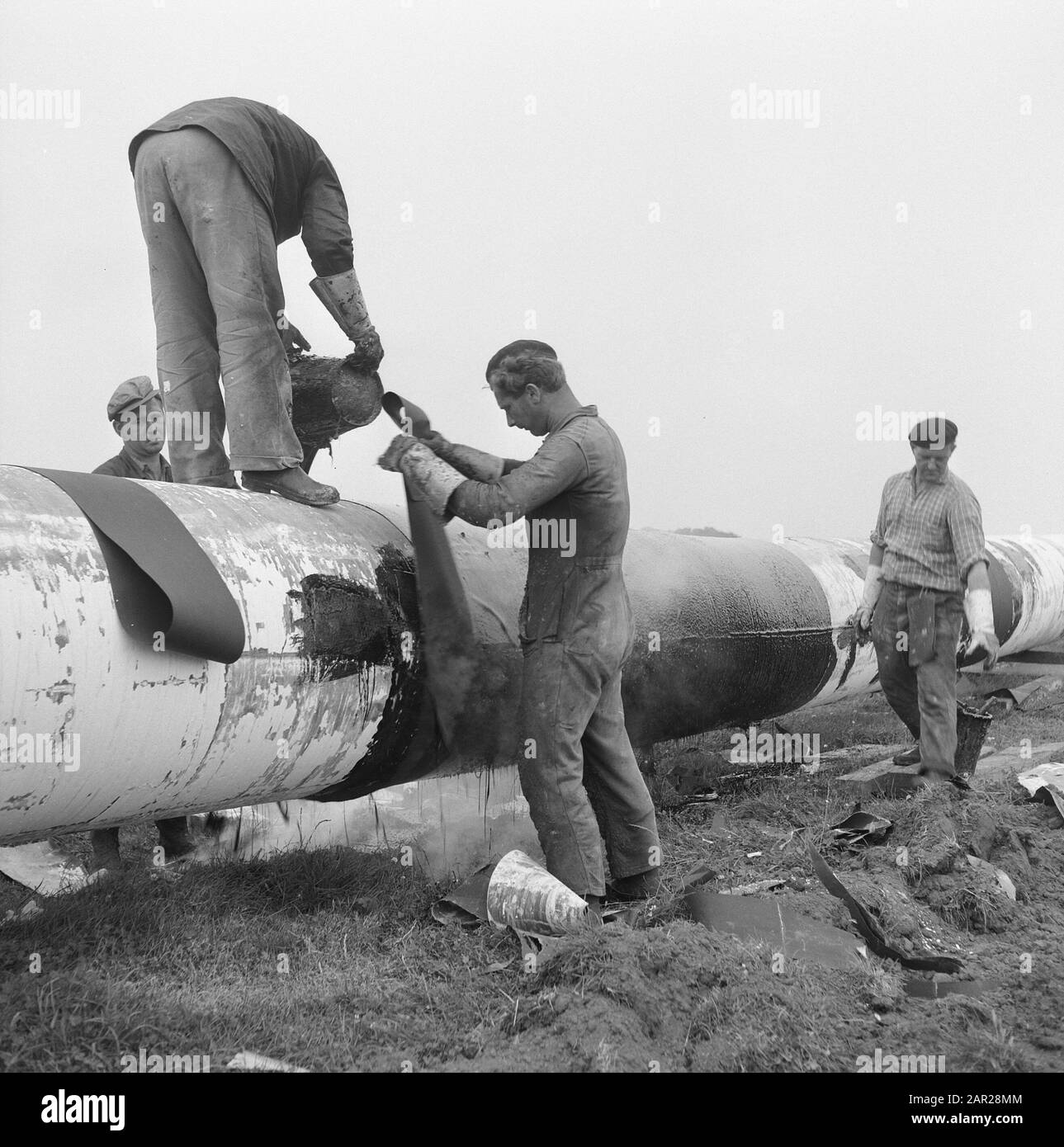 Insulation workers hi-res stock photography and images - Alamy