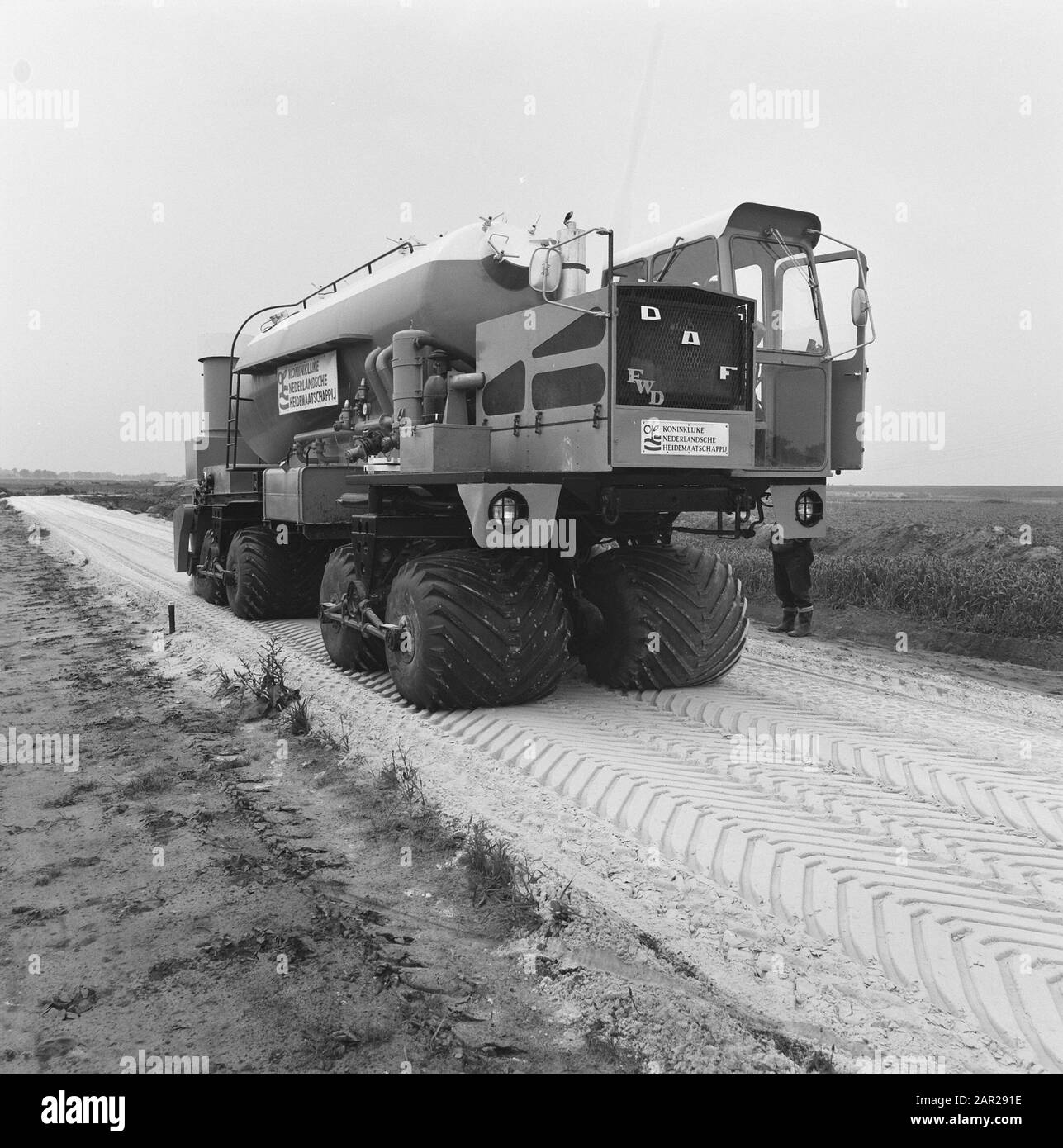 mining, tillage, leveling, brooms, cement spreaders, ground cement ...