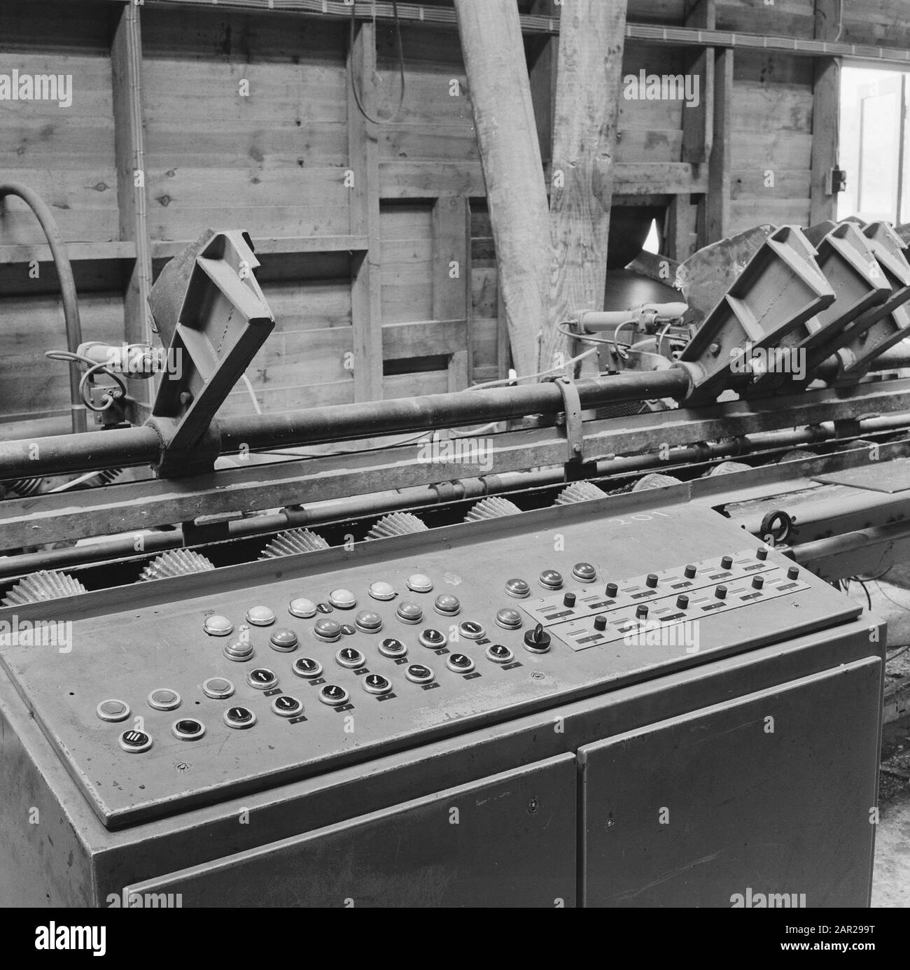 woodworking, woodsorting companies, sorting tables, saws, valves ...