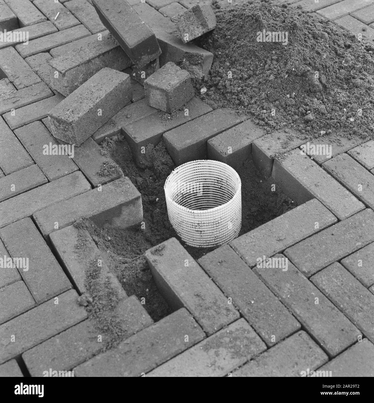 Ventilation ducts in pavement Date: 1974 Location: Arnhem Keywords ...