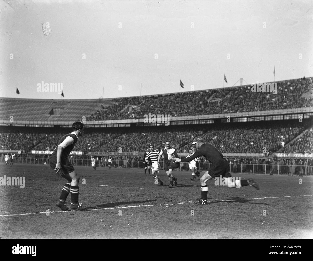 Football matches hi-res stock photography and images - Alamy