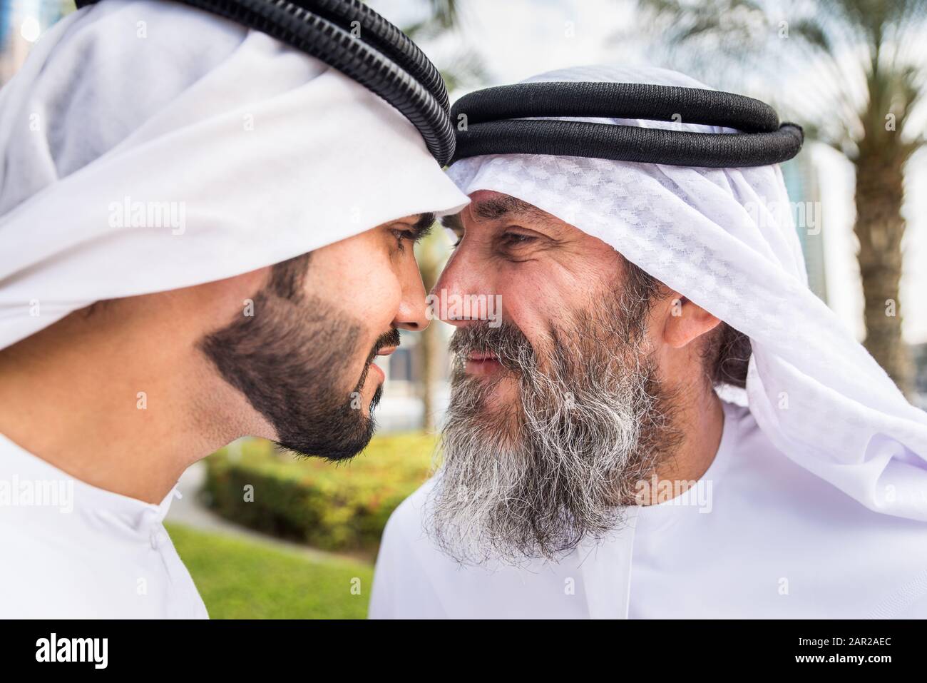 Two businessmen with traditional emirates clothes meeting in Dubai ...