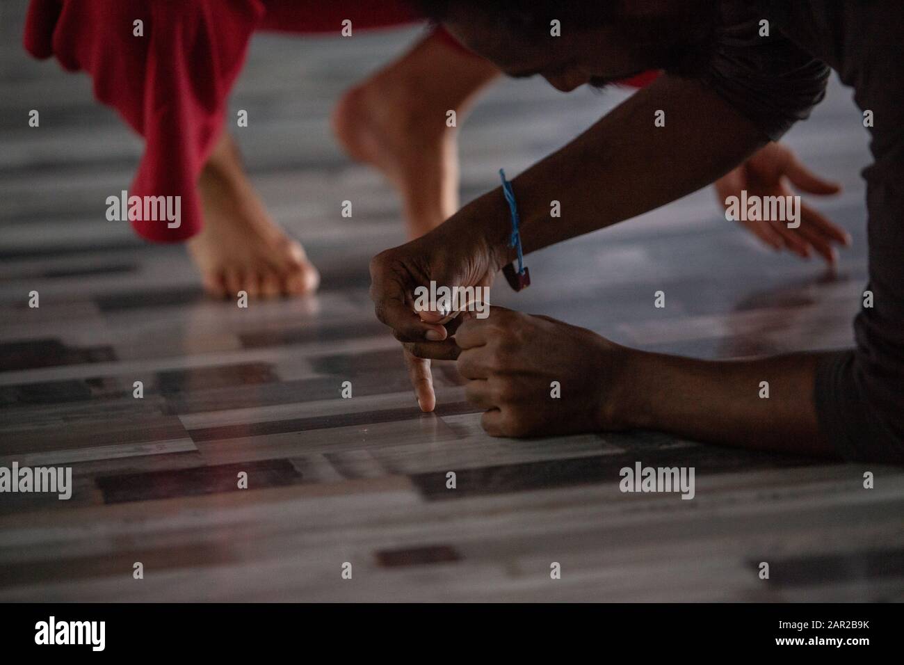 Contact improvisation dance hi-res stock photography and images - Alamy