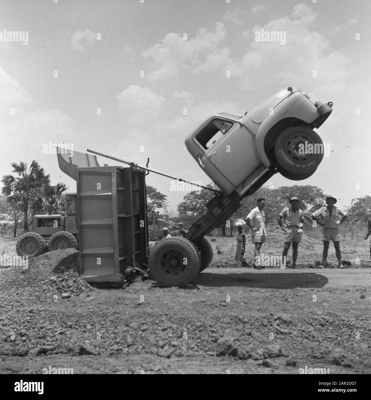 Trucks and workers hi-res stock photography and images - Alamy