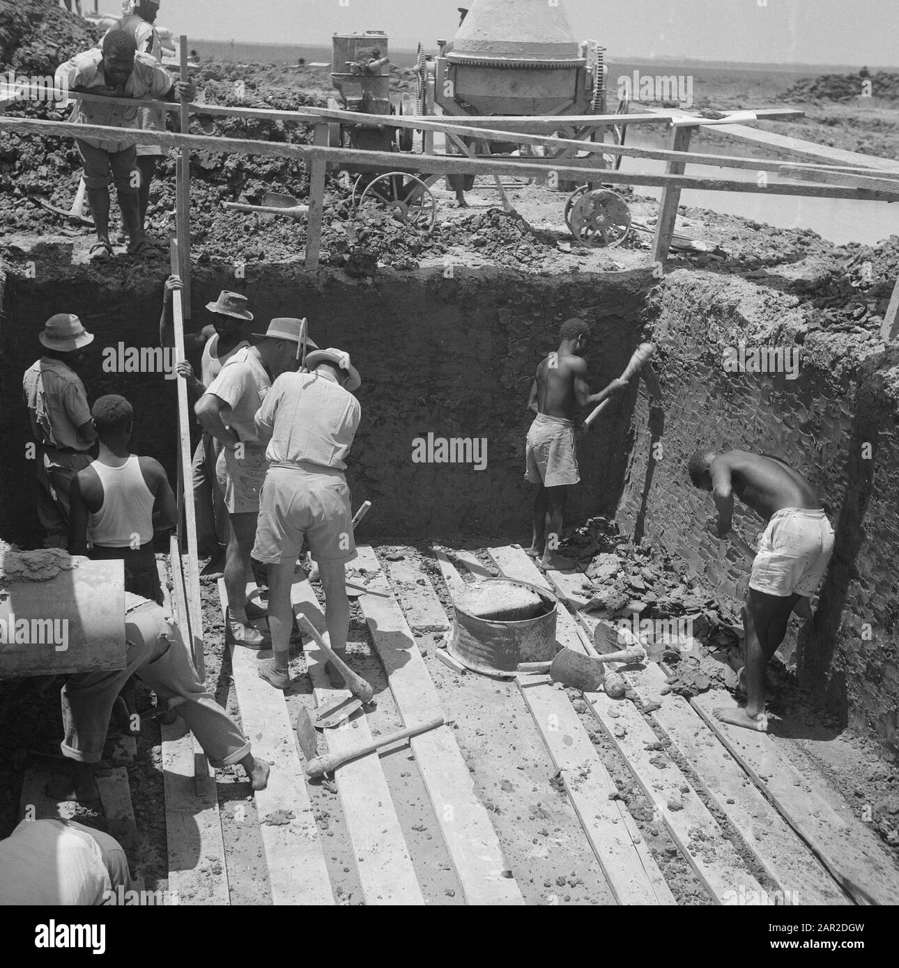 channels, construction work, workers Date: undated Keywords: workers ...