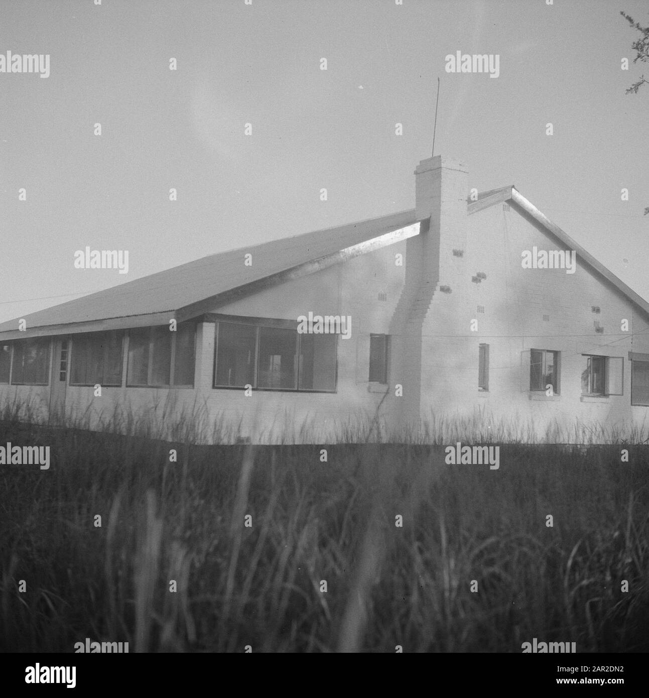 Modern apartment buildings concrete Black and White Stock Photos ...