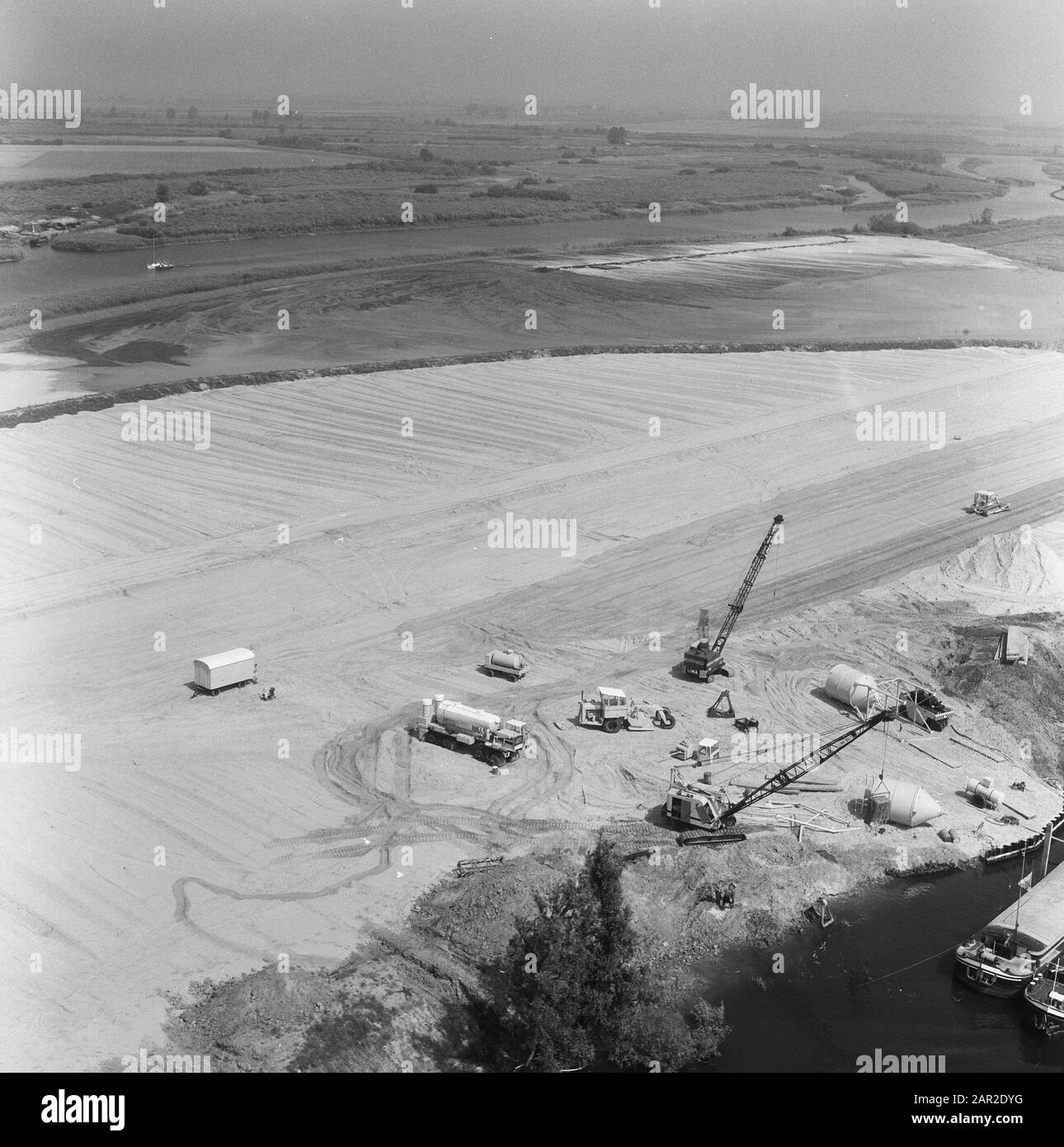 works, draglines, trucks Date: undated Keywords: draglines, trucks ...
