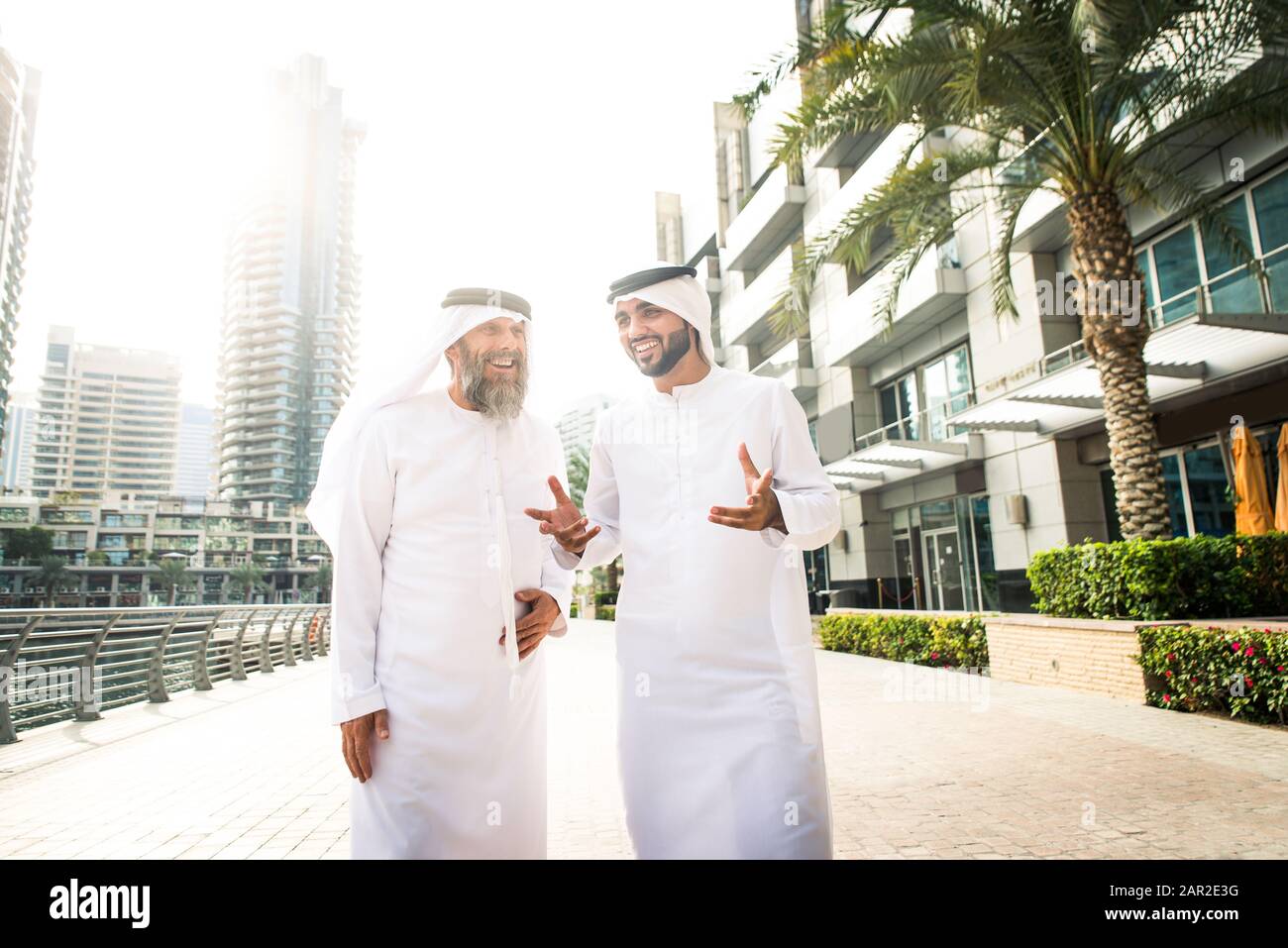 Two businessmen with traditional emirates clothes meeting in Dubai ...