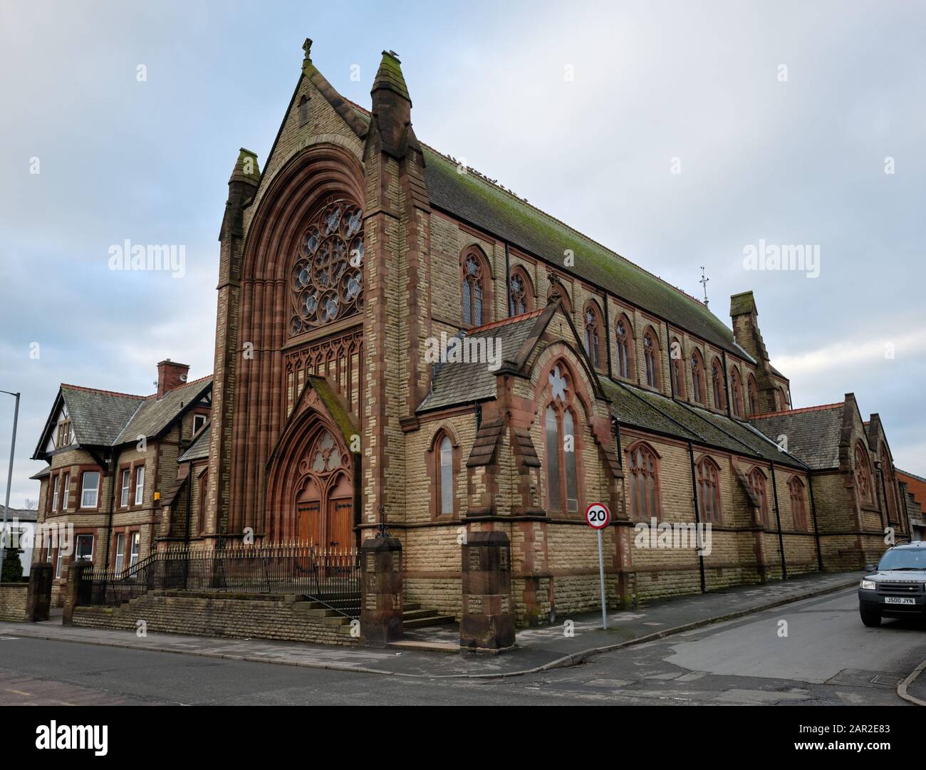 Roman catholic sacred building hi-res stock photography and images - Alamy