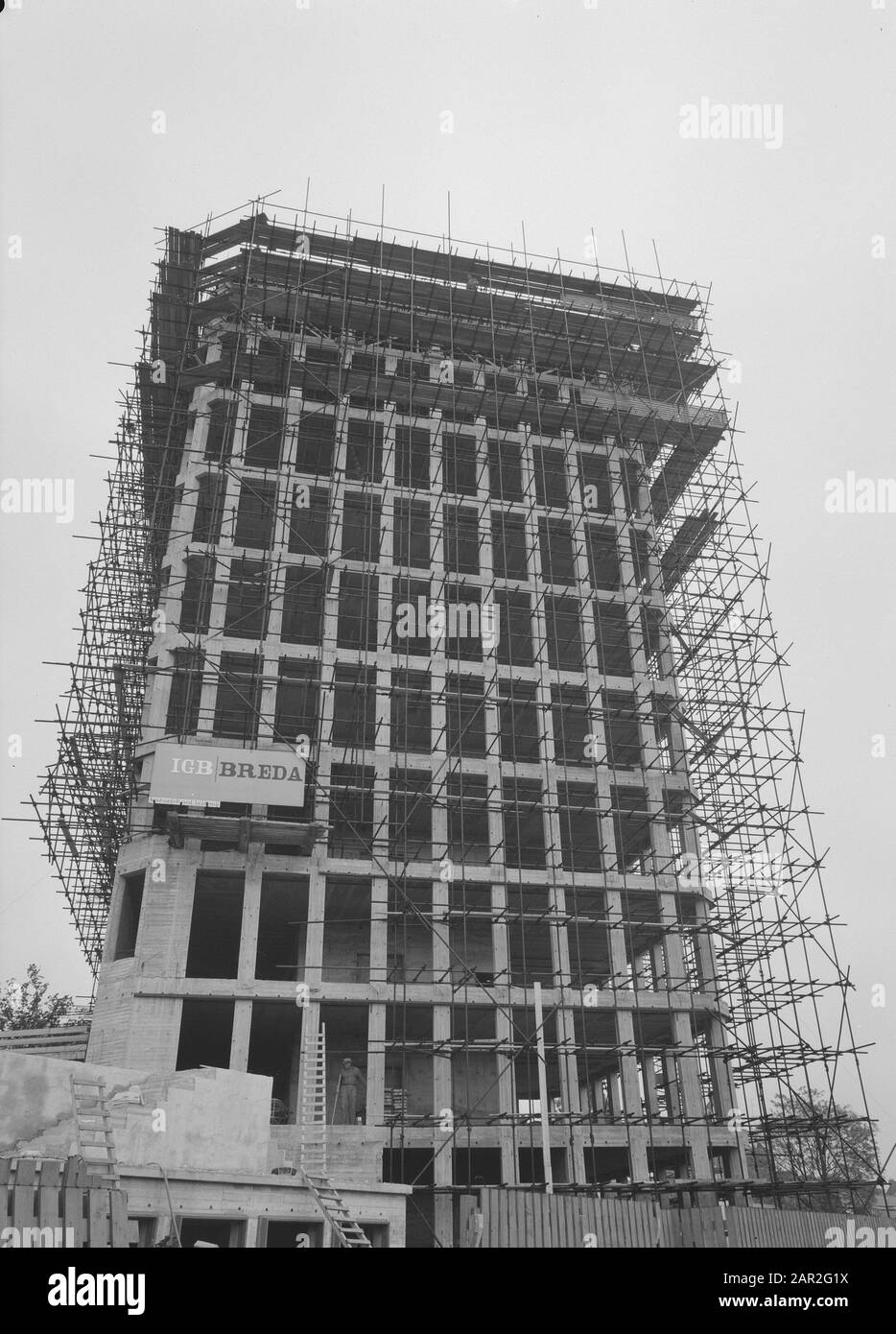 new build, tower flats, cars Date: undated Keywords: cars, new build ...
