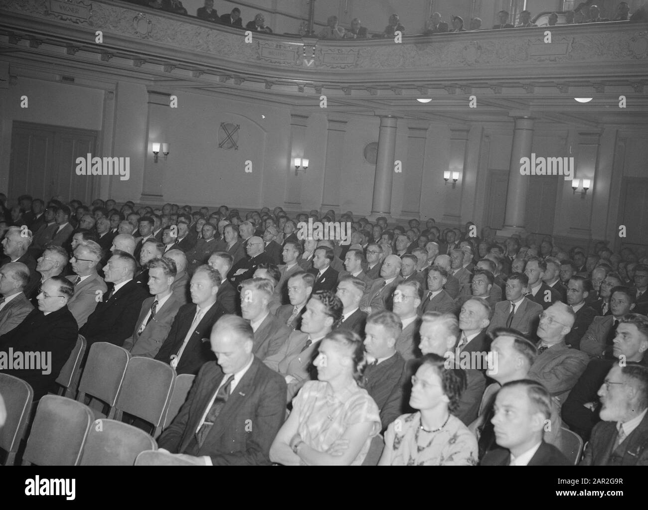 Reportage overviews hi-res stock photography and images - Alamy