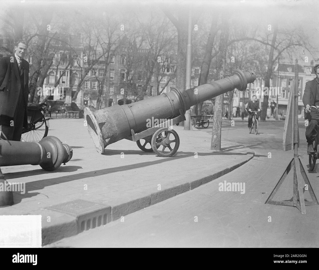 Street light on foot Black and White Stock Photos & Images - Alamy