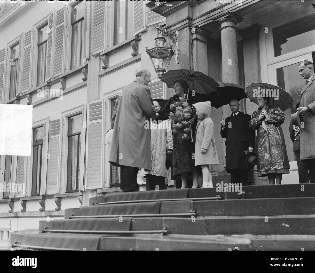 Men's Choir sings for Her Majesty Queen Juliana and Princess Margriet ...